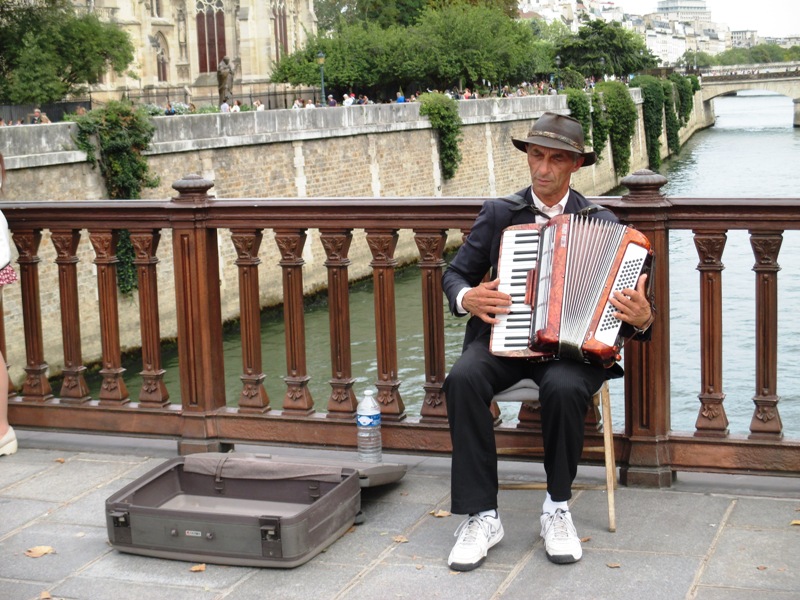 L'accordéoniste : Pont au double : 5ème arrondissement : Paris ...