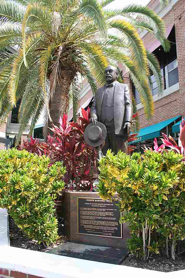 Don Vicente Ybor : Statues : Ybor City : Tampa : Ouest de la Floride ...