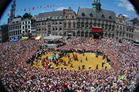Le combat du dragon : Mons : Province de Hainaut : Belgique : Routard.com