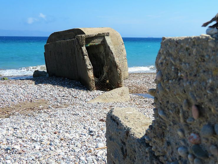 Blockhaus plage de Lalyssos : Plages : Mer : Rhodes : Grèce : Routard.com