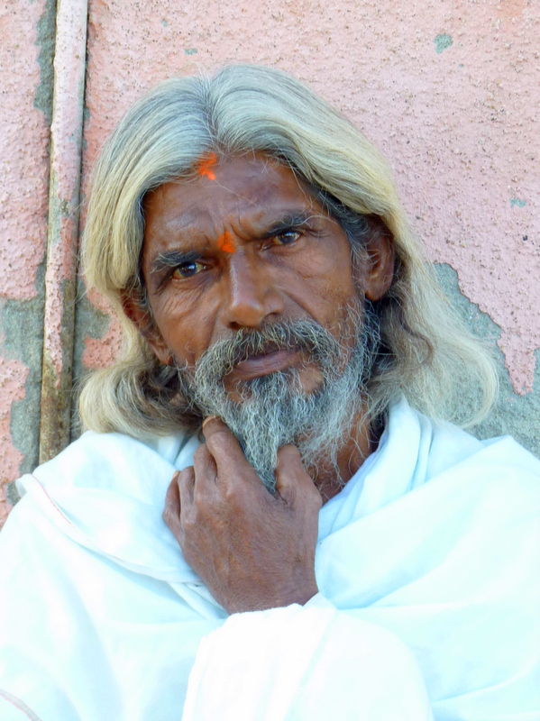 Un sadhu dubitatif : Portraits : Dwarka : Gujarat : Inde : Routard.com