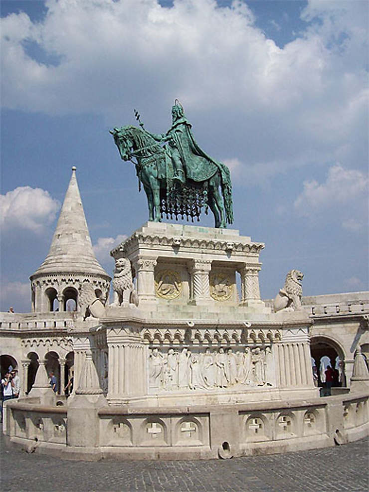 Szent Istvan : Statues : Halászbástya (Bastion des Pêcheurs) : Buda ...
