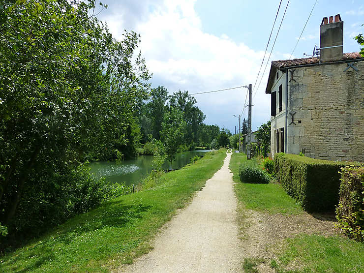 Visiter Coulon : préparez votre séjour et voyage Coulon | Routard.com