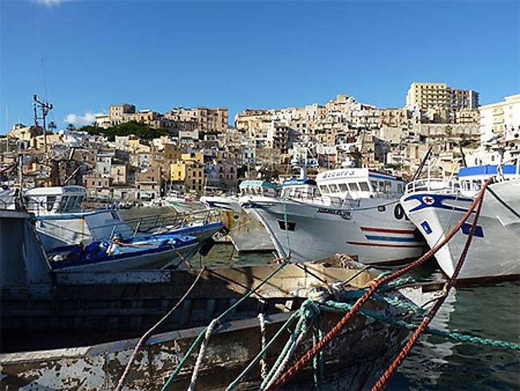 Ville de Sciacca vue du port : Bateaux : Transport : Sciacca : Sicile ...
