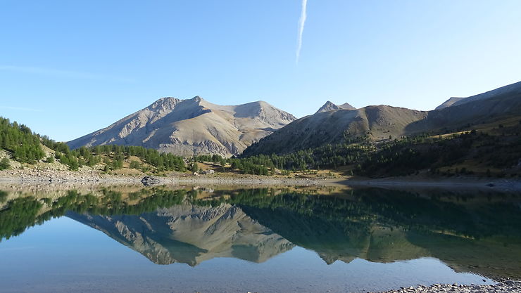 Reflets montagneux sur le Lac d'Allos : Montagne : Lacs : Lac d'Allos ...