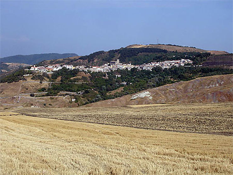 Le vieux village de Bisaccia : Village : Bisaccia : Campanie : Italie ...
