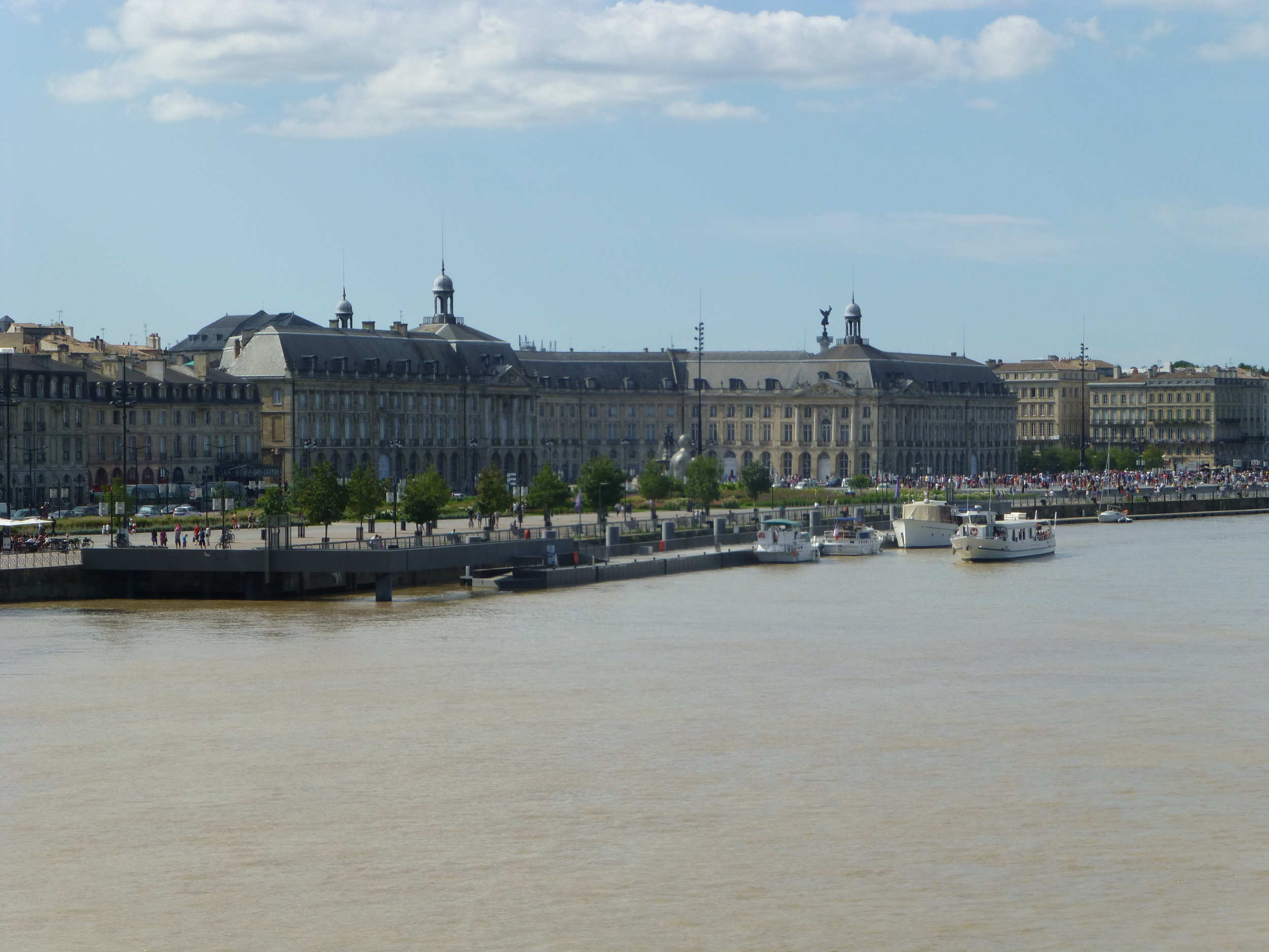 Les quais vus du pont : Place de la Bourse : Bordeaux : Routard.com