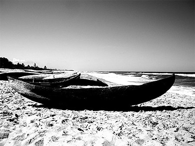 Pirogues de pêcheurs sur l'océan indien : Plages : Mer : Bateaux ...