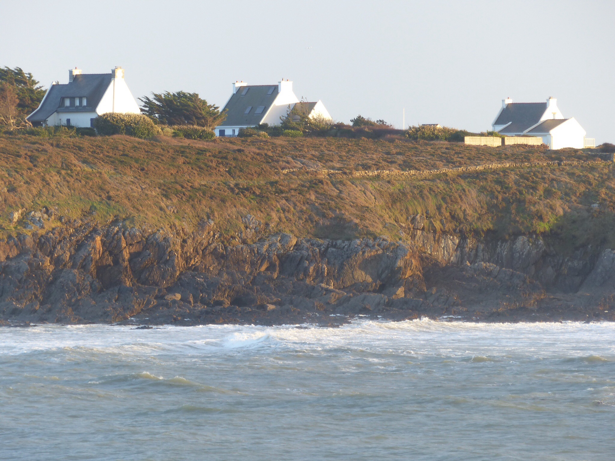 Maisonnettes à Merrien : Falaise : Merrien : Finistère : Bretagne ...