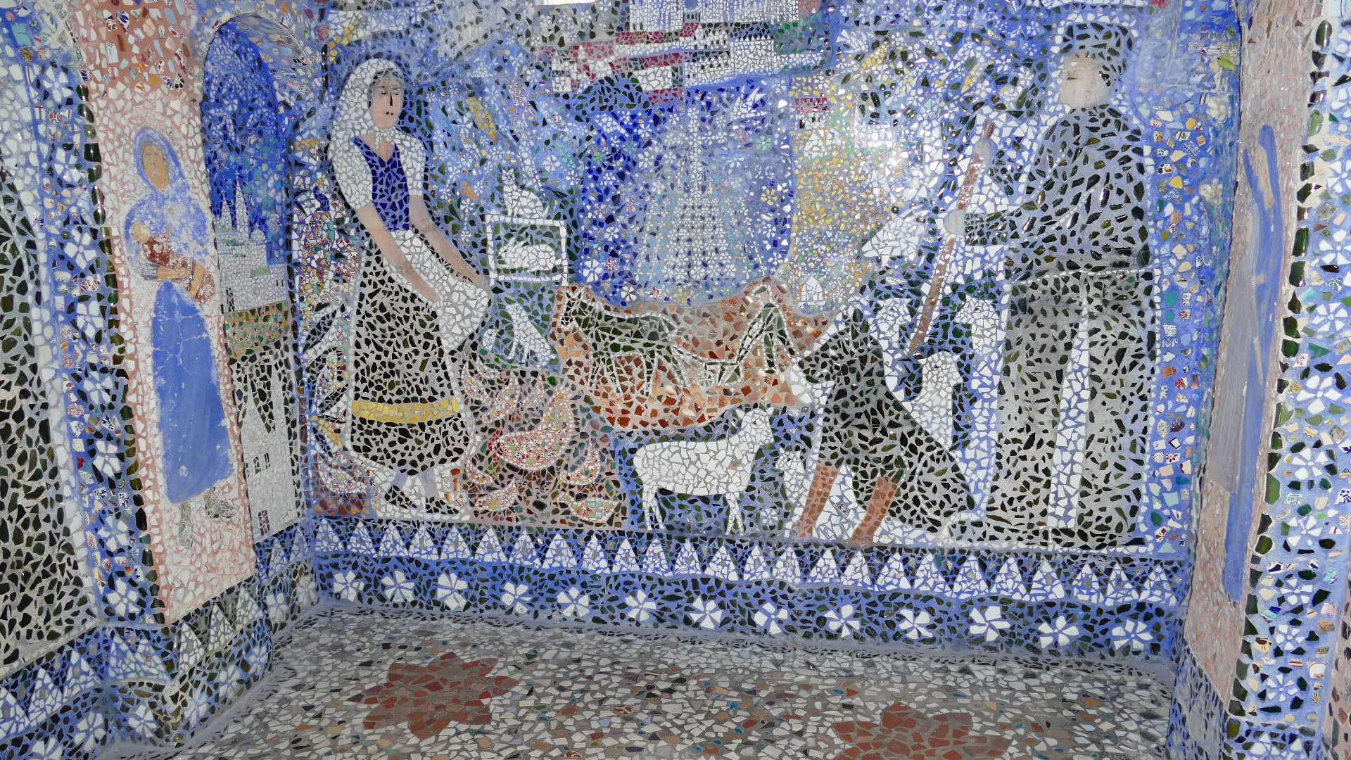 Parois en porcelaine et verres, Picassiette : Maison Picassiette ...