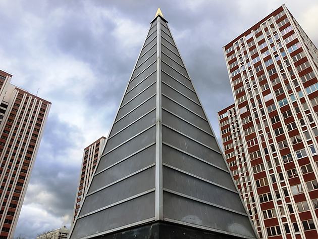 Pyramide de la place des Fêtes : Place des Fêtes : 19ème arrondissement ...