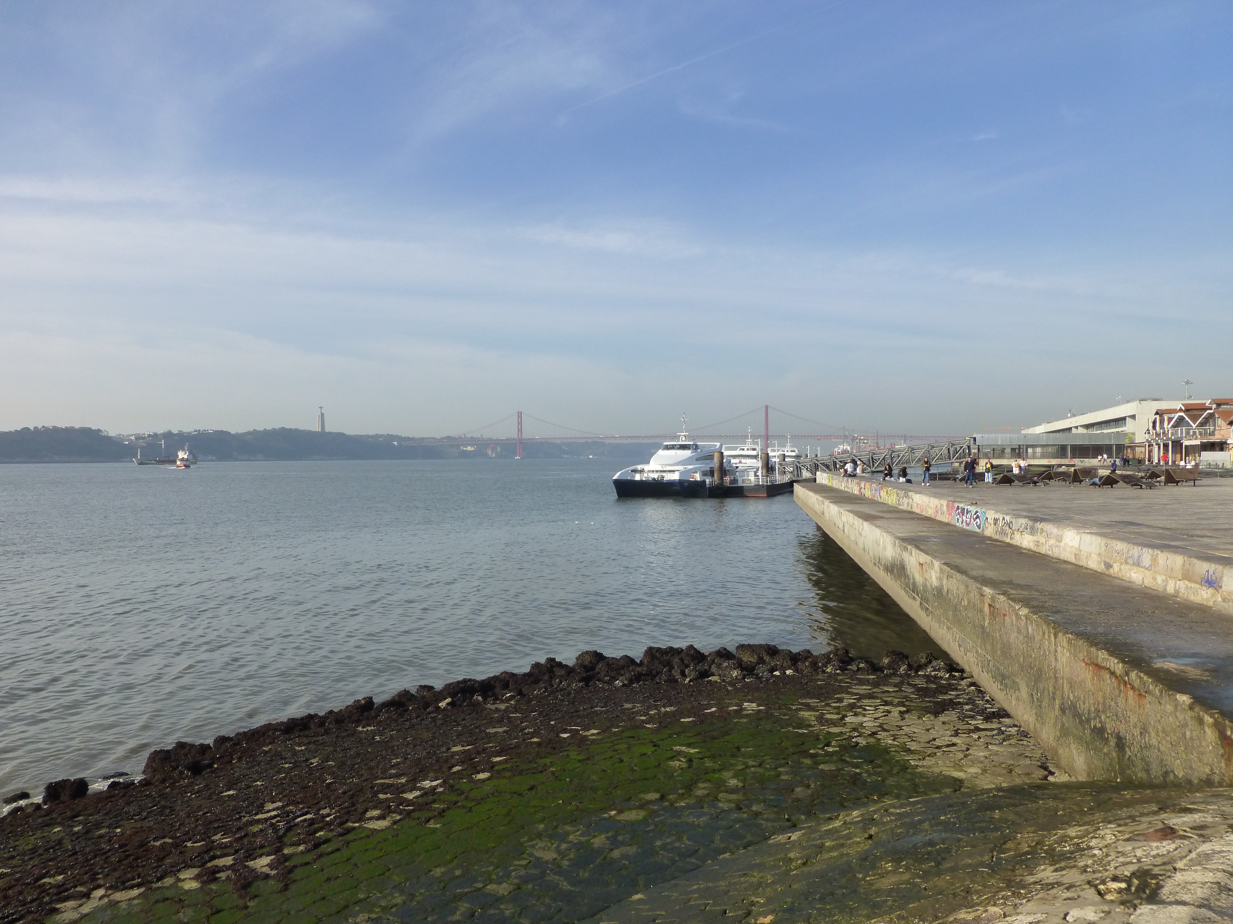 Ferry sur le Tage, Lisbonne : Bateaux : Transport : Fleuve : Baixa et ...