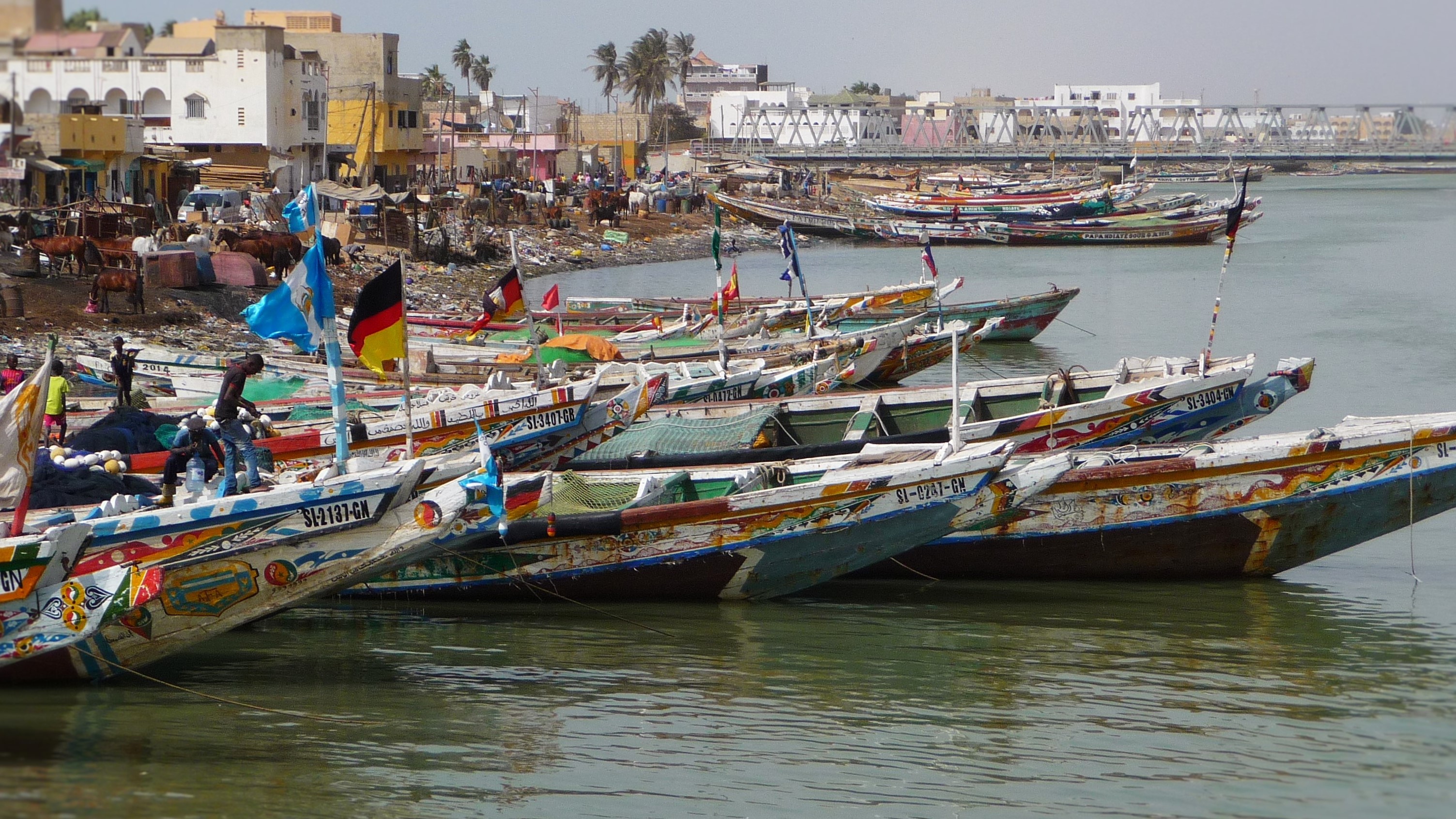 Sur le fleuve Sénégal : Bateaux : Transport : Fleuve : Saint-Louis ...